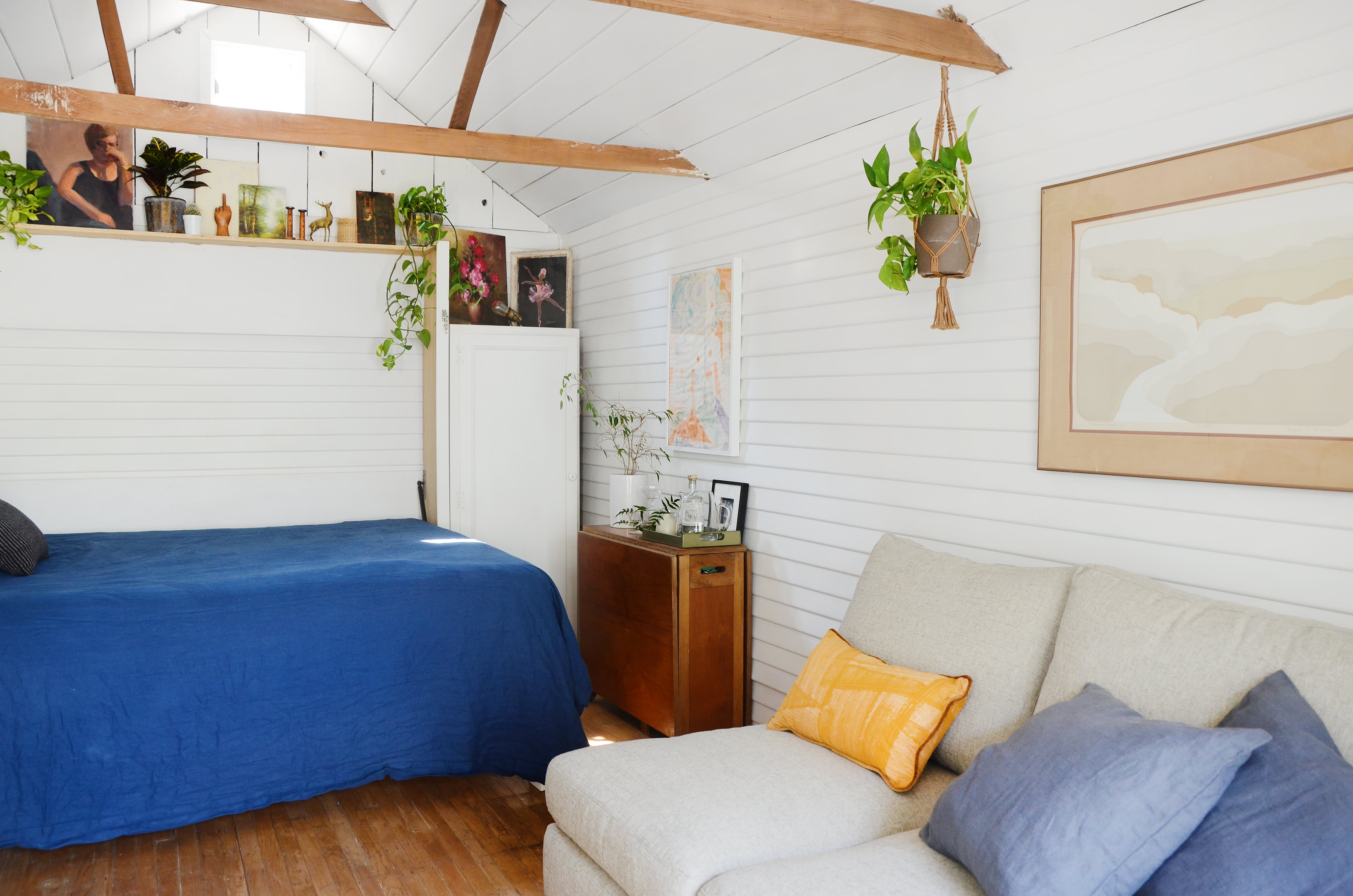 House Tour A Garage Turned 200 Square Foot Bungalow Apartment Therapy